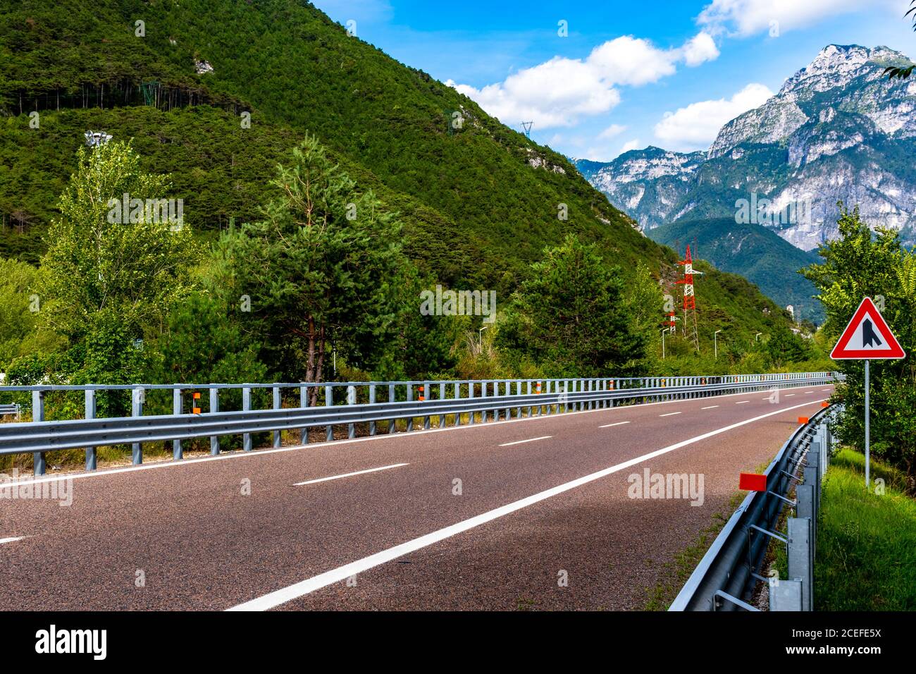 Treelined driveway hi-res stock photography and images - Alamy