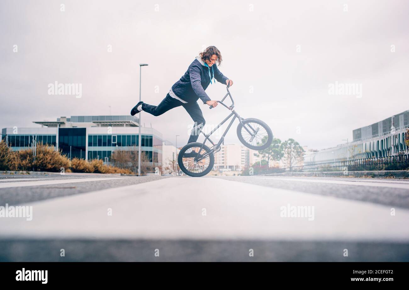 Young man practices with BMX bicycle Stock Photo - Alamy