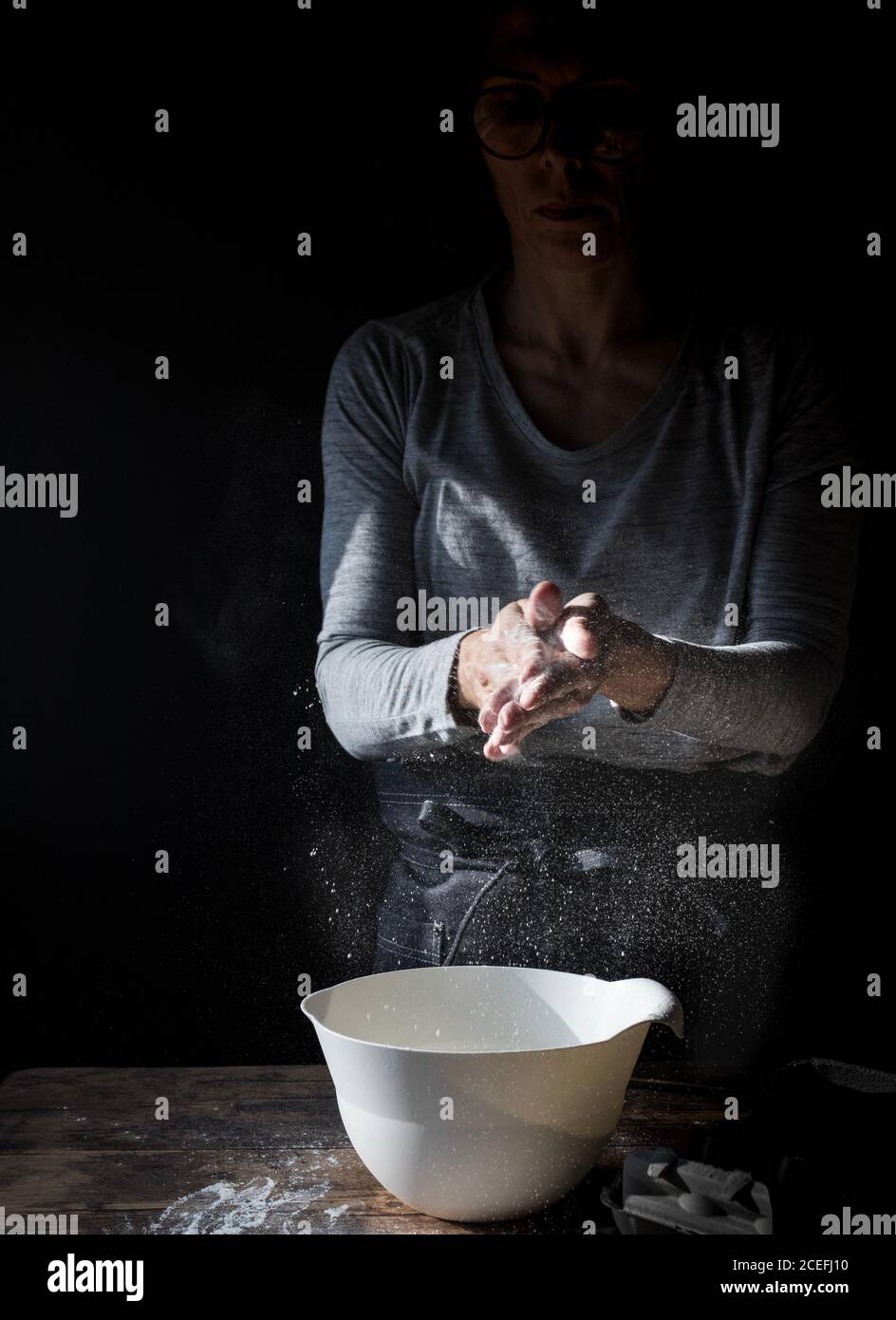 Black female clapping hands hi-res stock photography and images - Alamy