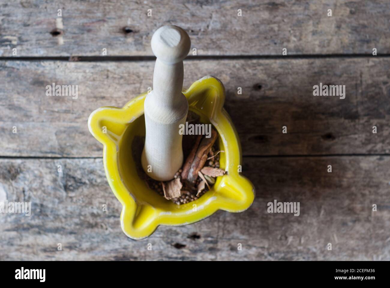 Mortal and pestle hi-res stock photography and images - Alamy