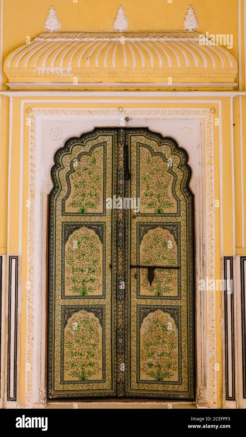 Royal palace door in India Stock Photo - Alamy
