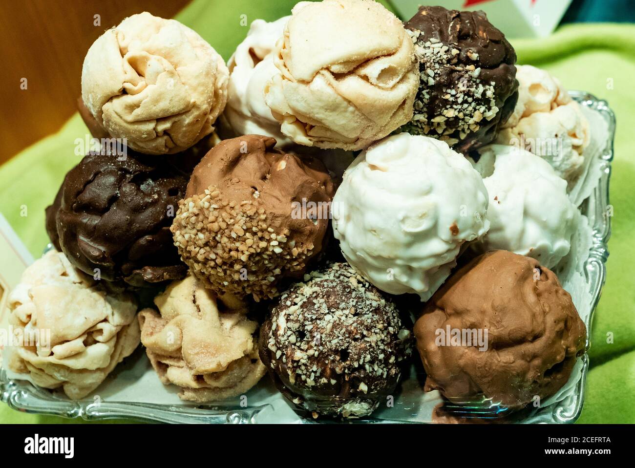 A colorful arrangement of the famous Rothenburger snowball ...