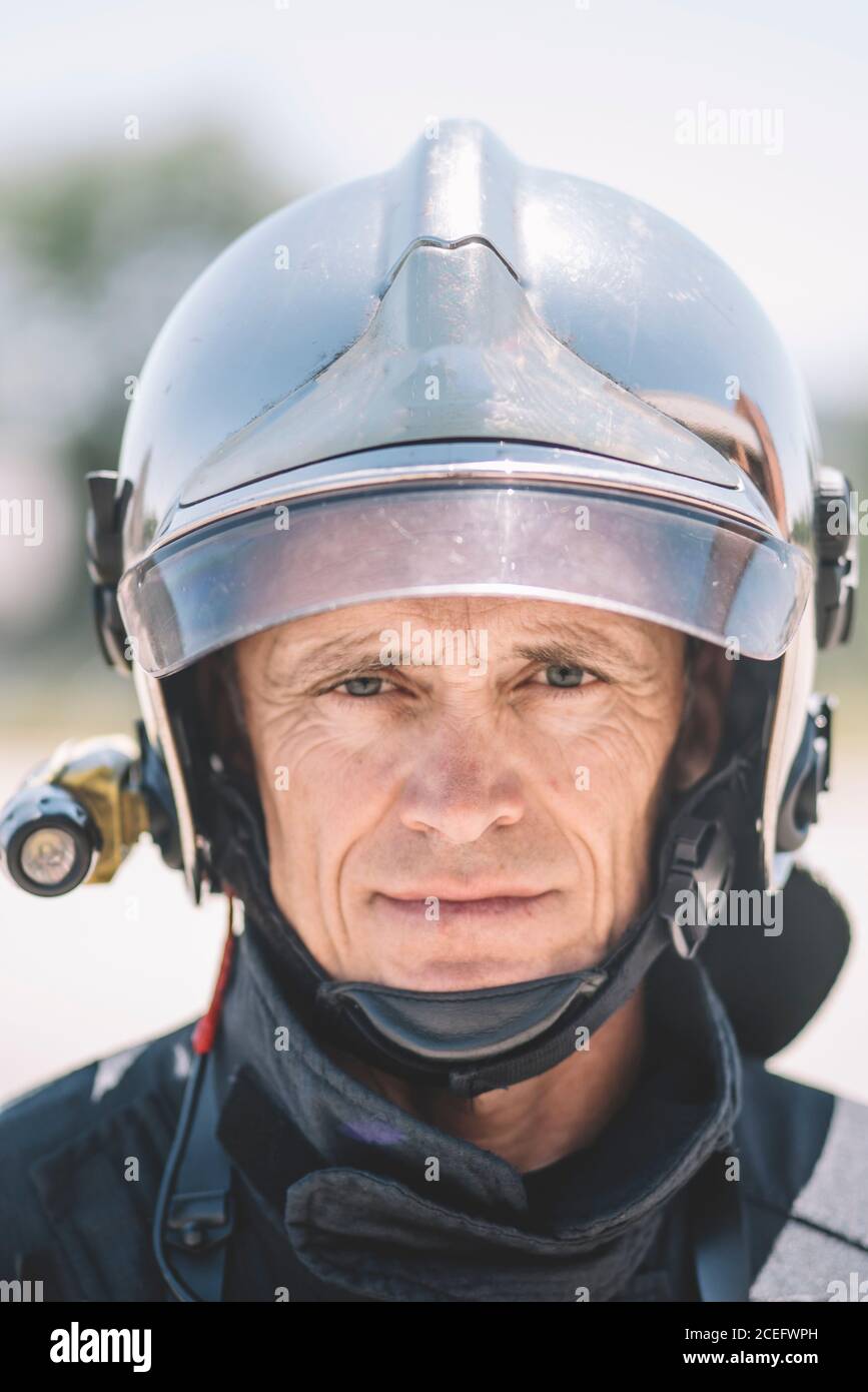 Firefighters looking hi-res stock photography and images - Alamy