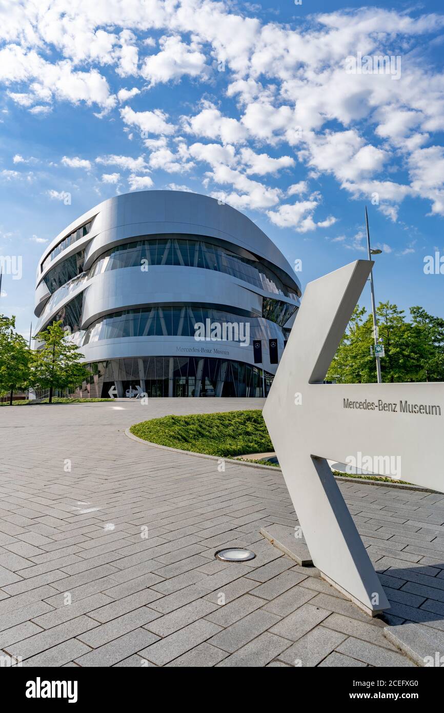 Daimler benz building hi-res stock photography and images - Alamy