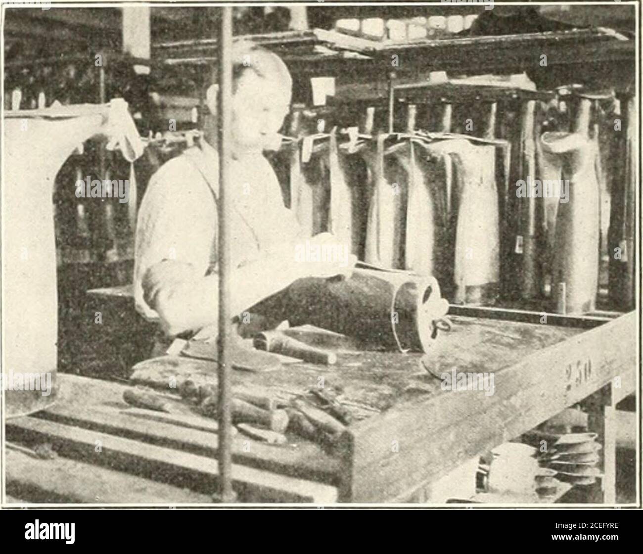 . India rubber world. 5.—LiRiNc; Boot Heki.s. 0.—Putting ox Leg Lining ...
