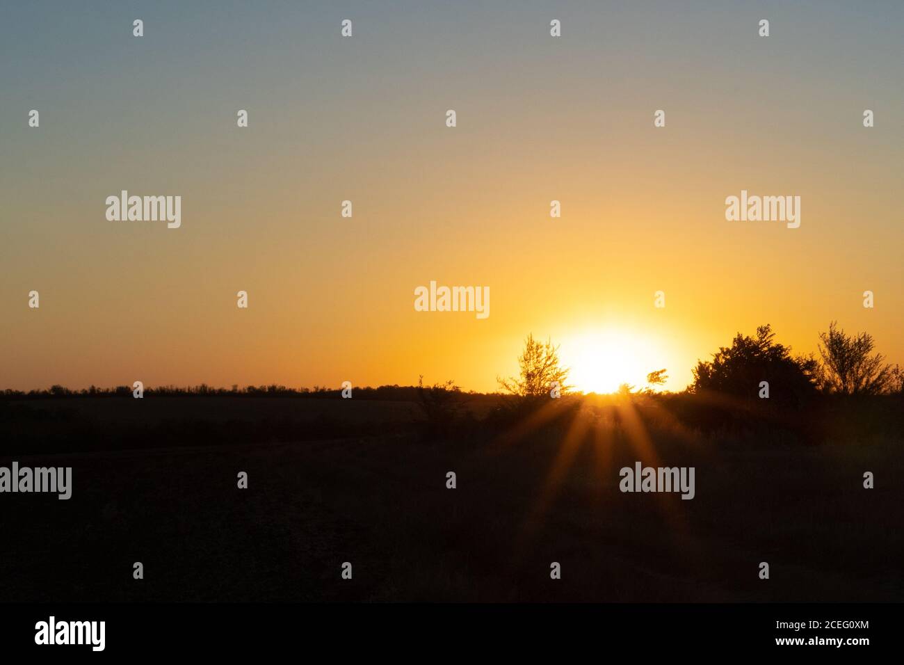 Sunrise countryside skyline hi-res stock photography and images - Alamy