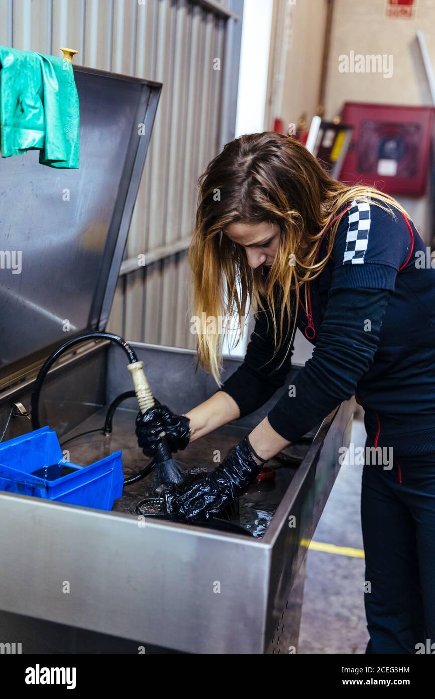 Mechanical engineer woman hi-res stock photography and images - Alamy