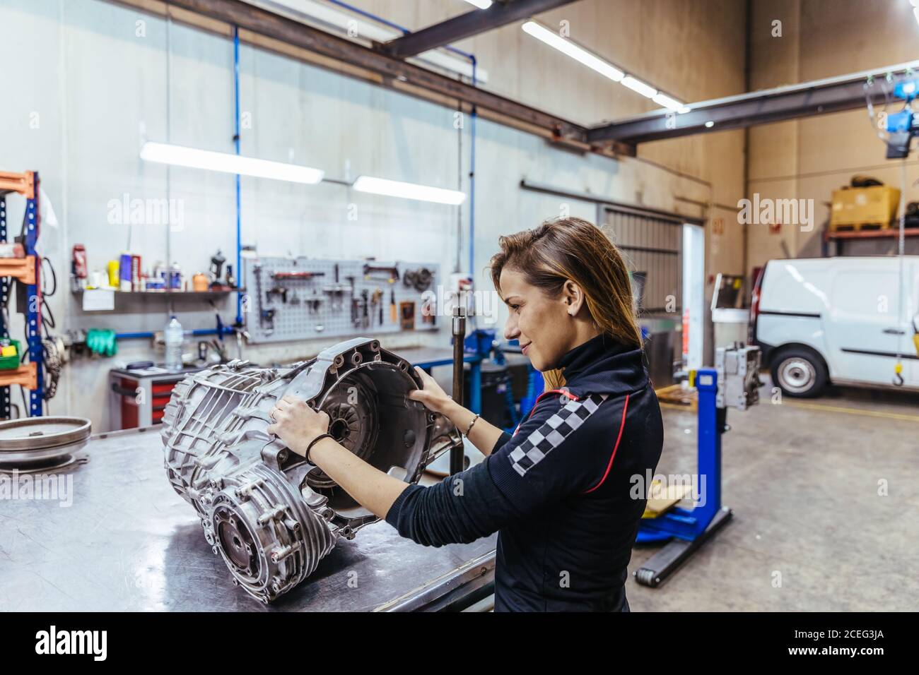Mechanical engineer woman hi-res stock photography and images - Alamy