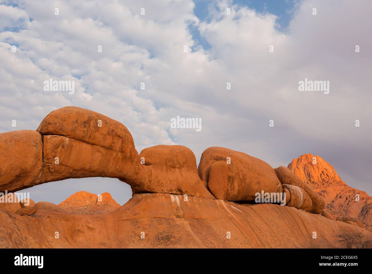 Stone arch in desert Stock Photo - Alamy