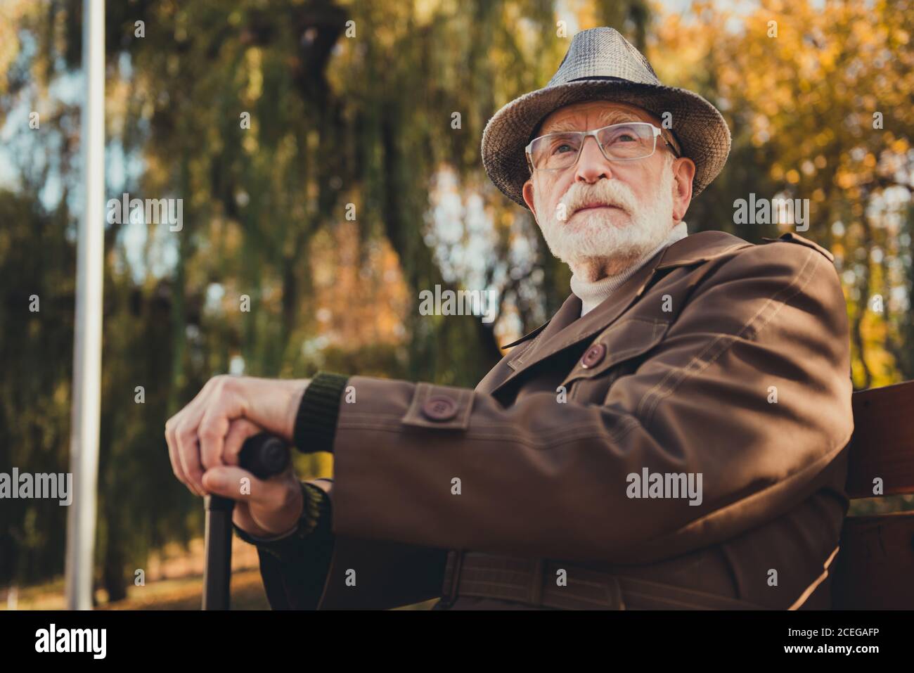 Old man walking alone sunset hi-res stock photography and images - Alamy