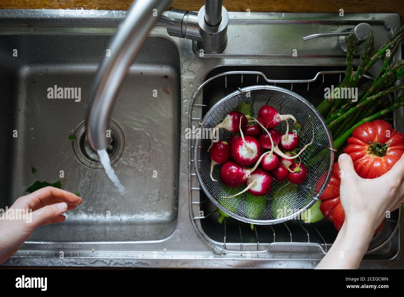 Female hand washing tomatoes hi-res stock photography and images - Alamy
