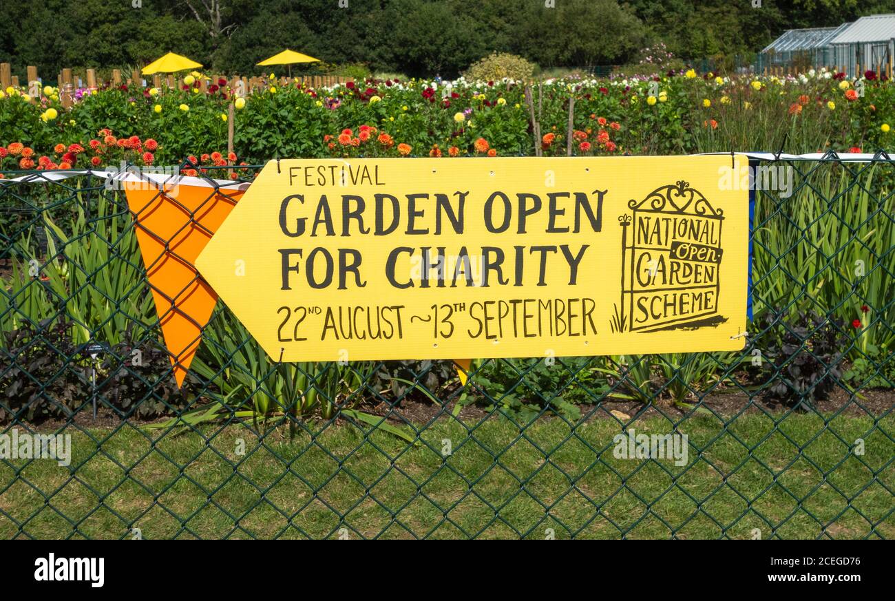 Uk garden open for charity sign hi-res stock photography and images - Alamy