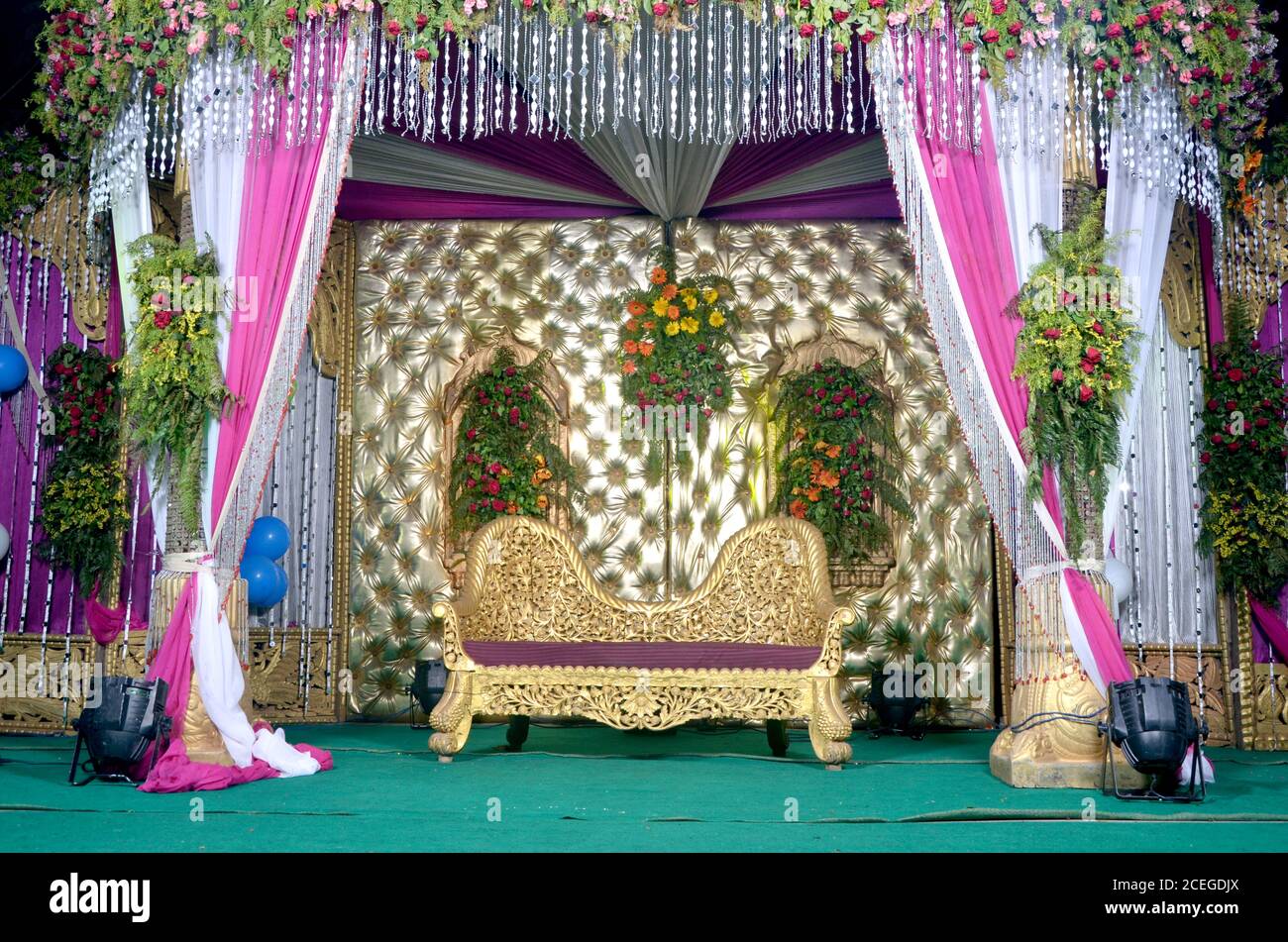 Marriage stage design hi-res stock photography and images - Alamy