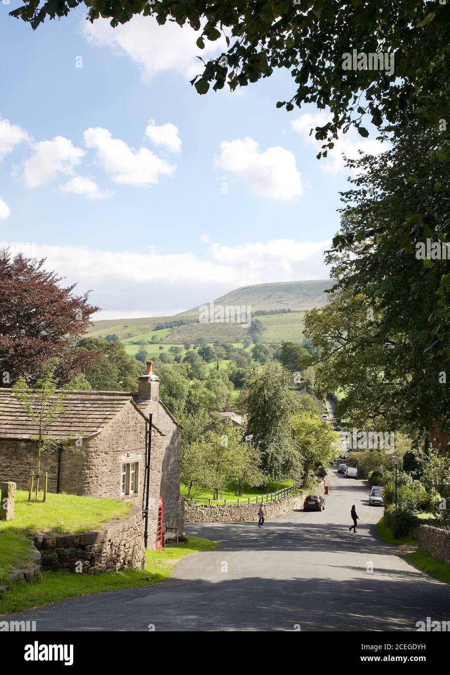 Lancashire pendle hill graveyard hi-res stock photography and images ...