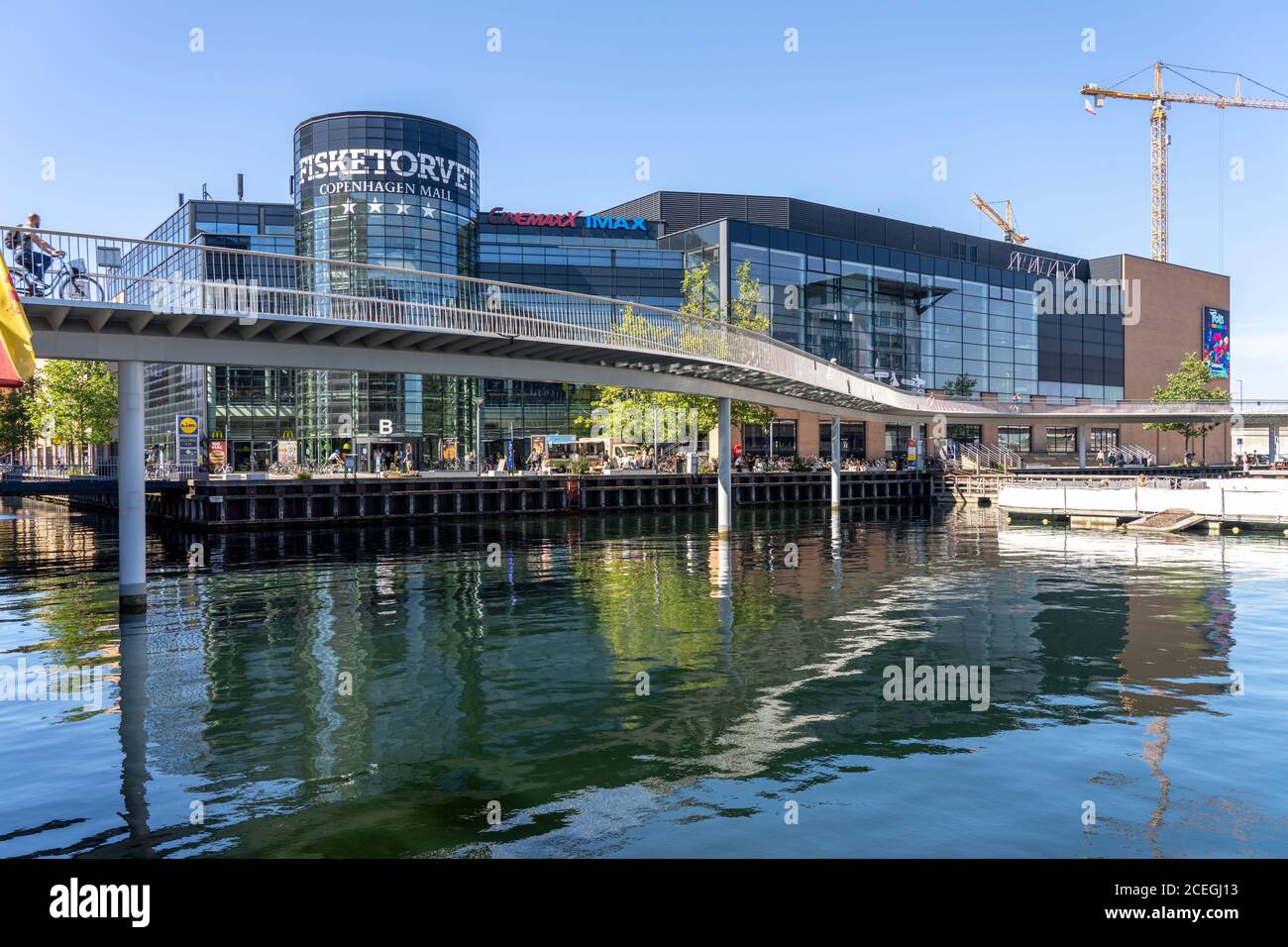 Einkaufszentrum am hafen hi-res stock photography and images - Alamy