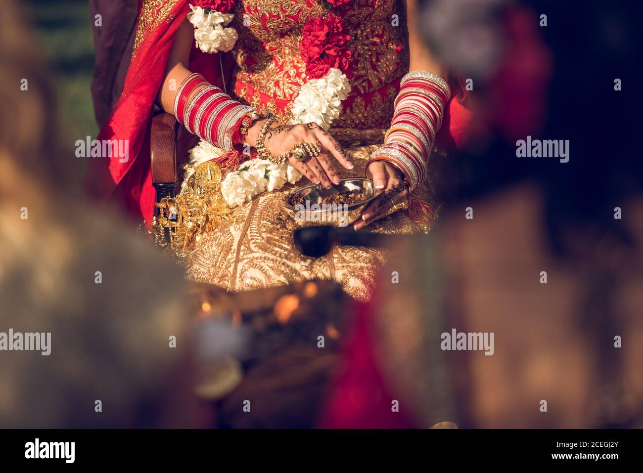 Hindu bride hi-res stock photography and images - Alamy