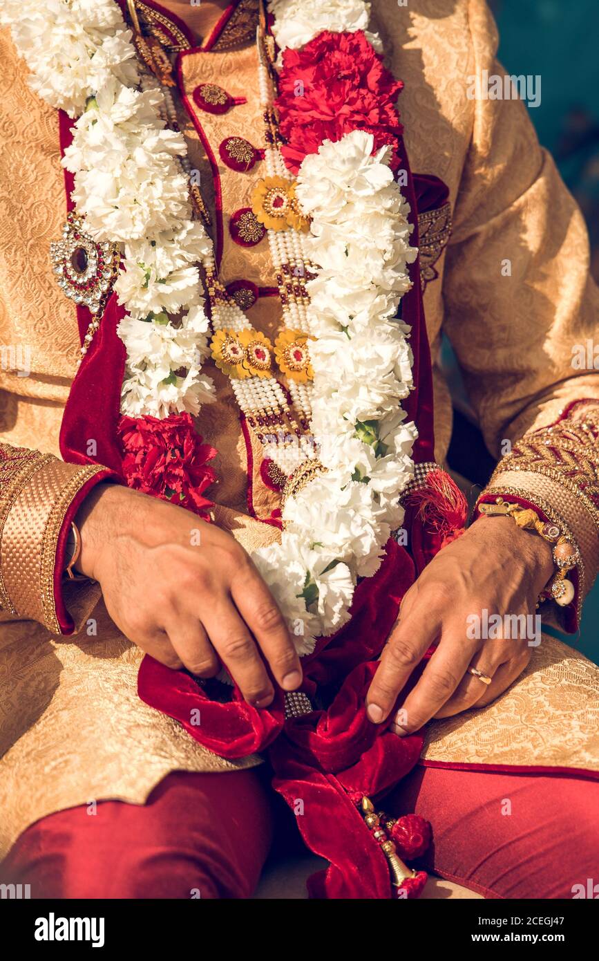 Crop Hindu bride and groom Stock Photo - Alamy