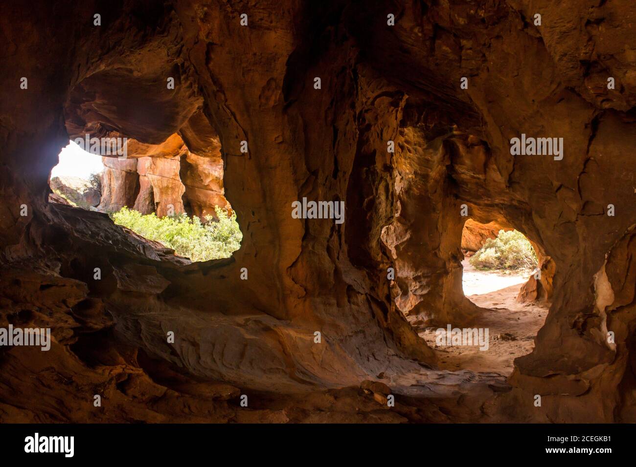 Inside the main cavern of the Stadsaal (Town Hall in Afrikaans) Caves ...