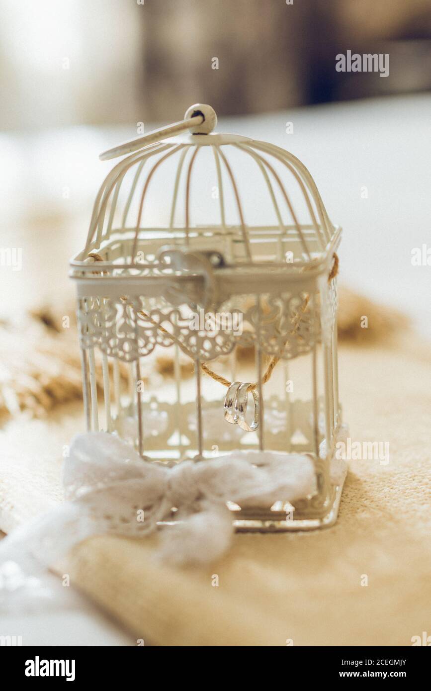 Bird cage wedding hi-res stock photography and images - Alamy
