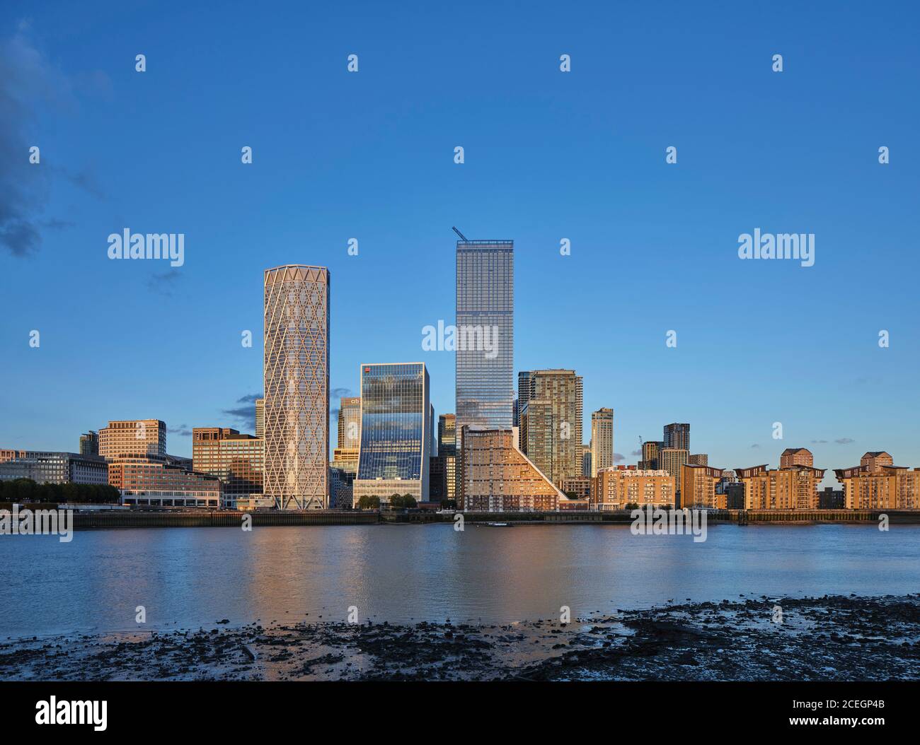 Low tide Thames and Canary Wharf skyline. Newfoundland Tower, London ...