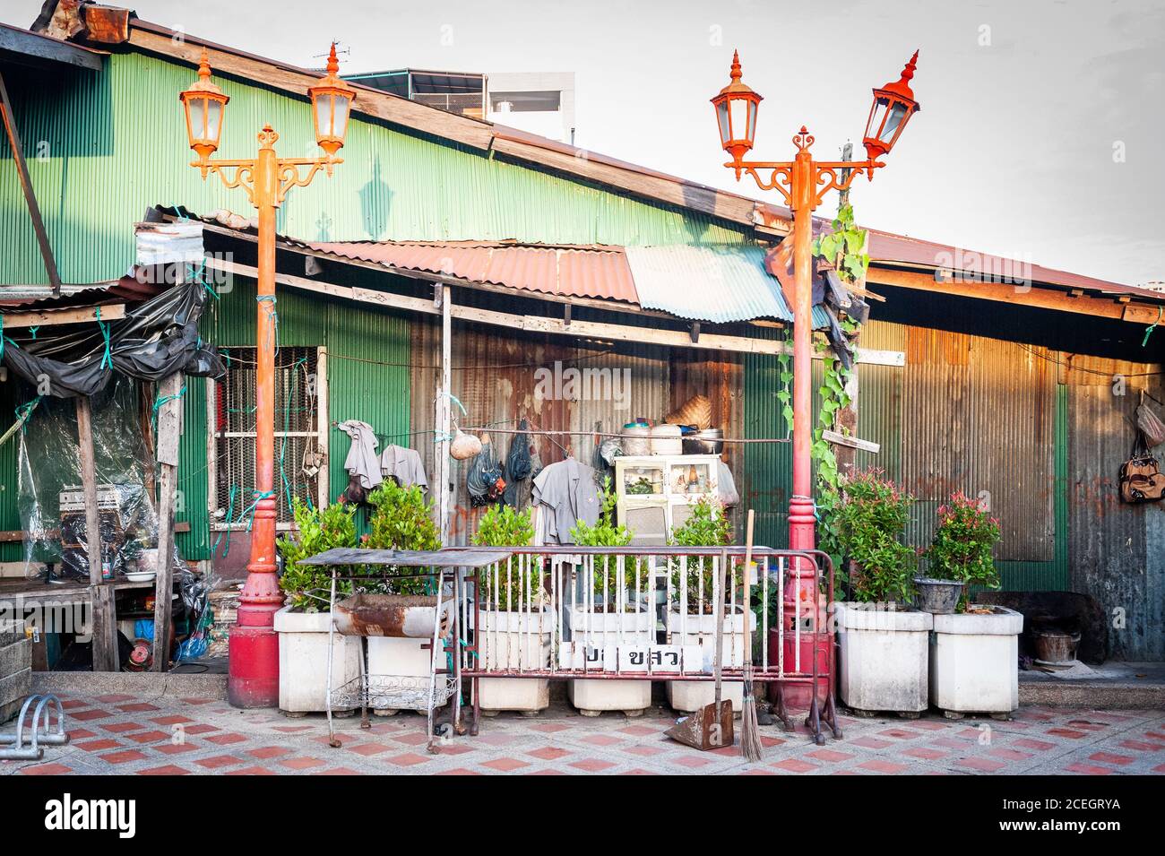 Scruffy house hi-res stock photography and images - Alamy