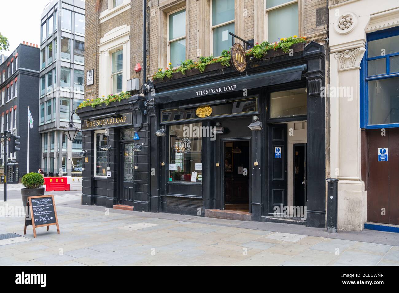 The Sugar Loaf pub in Cannon Street, City of London, England, UK Stock ...