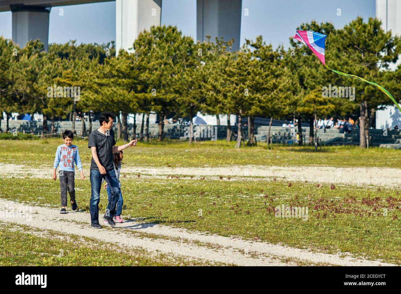 Japan father family hi-res stock photography and images - Alamy