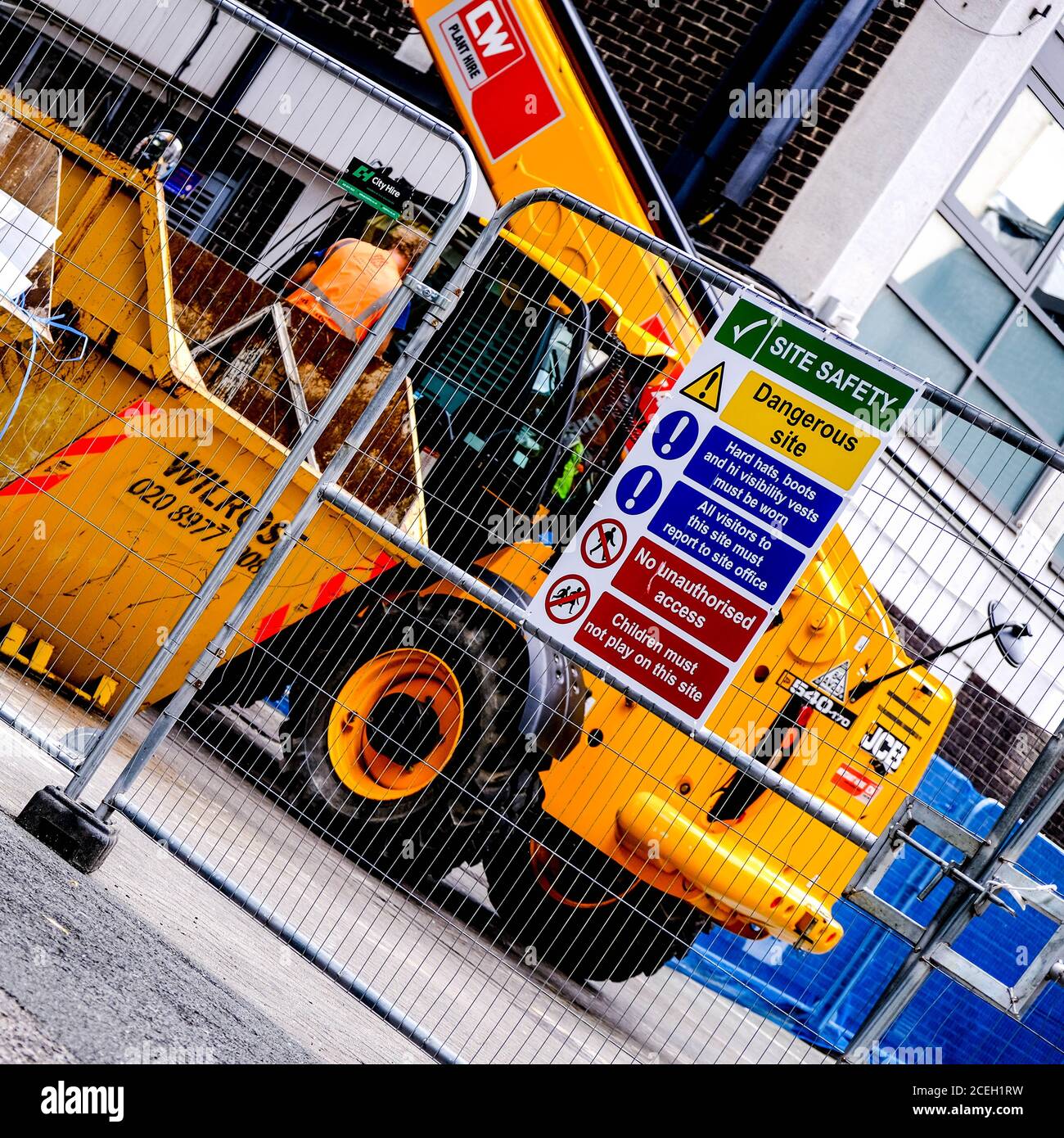 Health and safety signs construction hi-res stock photography and ...