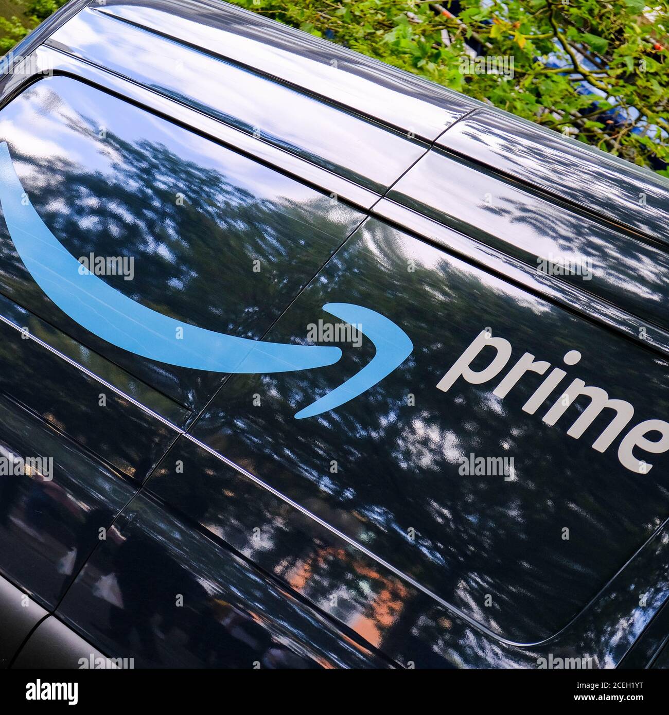 Online retailer van hi-res stock photography and images - Alamy