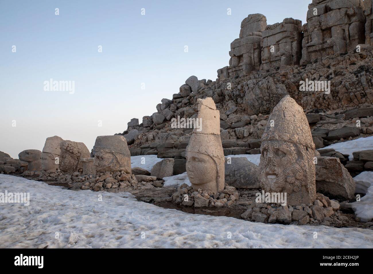 Statues on Nemrut mountain, Turkey (Nemrut Dağı Stock Photo - Alamy