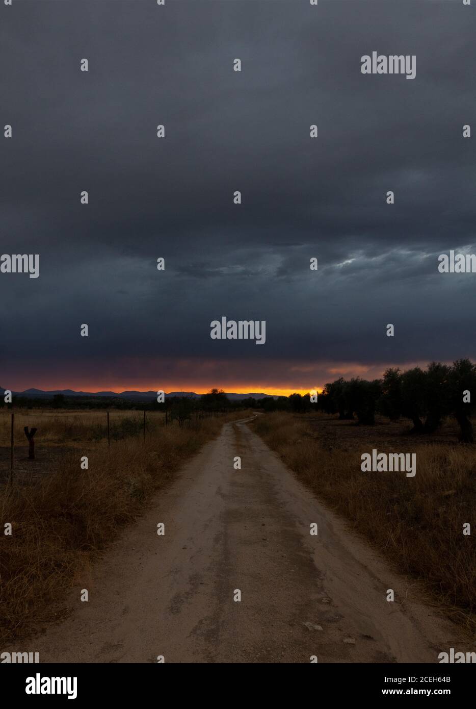Sunset and country path hi-res stock photography and images - Alamy