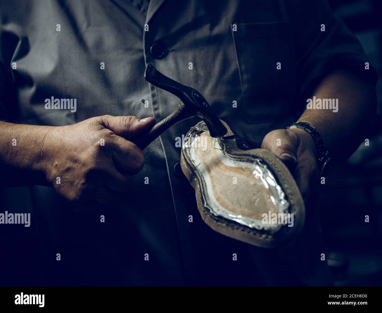 Man Using Hammer High Resolution Stock Photography and Images - Alamy
