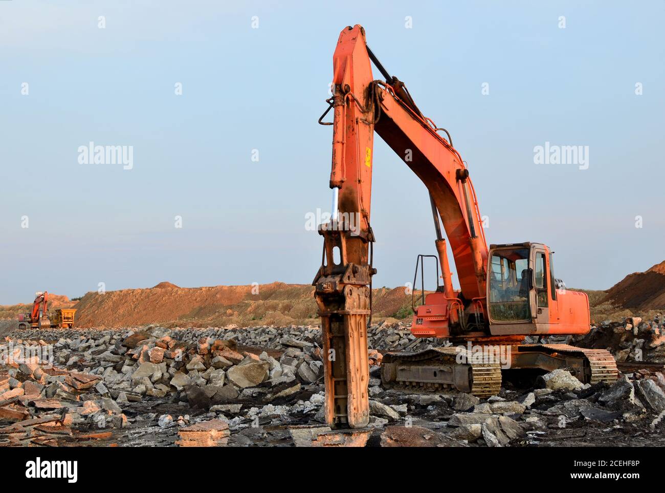 Crawler excavator with hydraulic hammer for the destruction of concrete ...