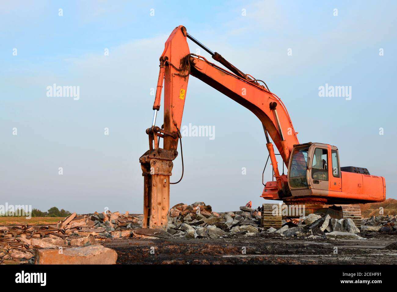 Crawler excavator with hydraulic hammer for the destruction of concrete ...
