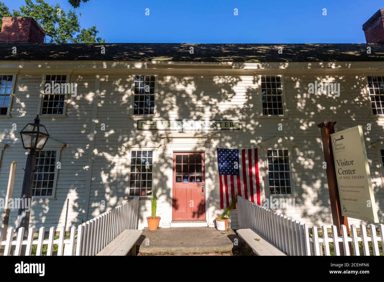 Old hall tavern hi-res stock photography and images - Alamy