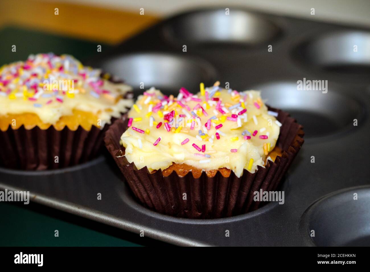 Frosted cakes hi-res stock photography and images - Alamy