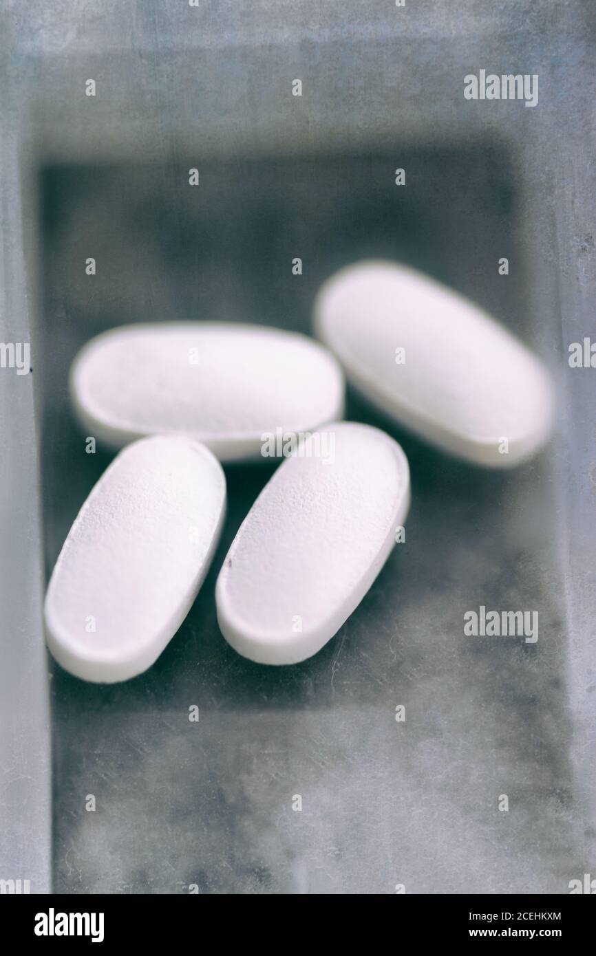 Vitamin complex pills hi-res stock photography and images - Alamy