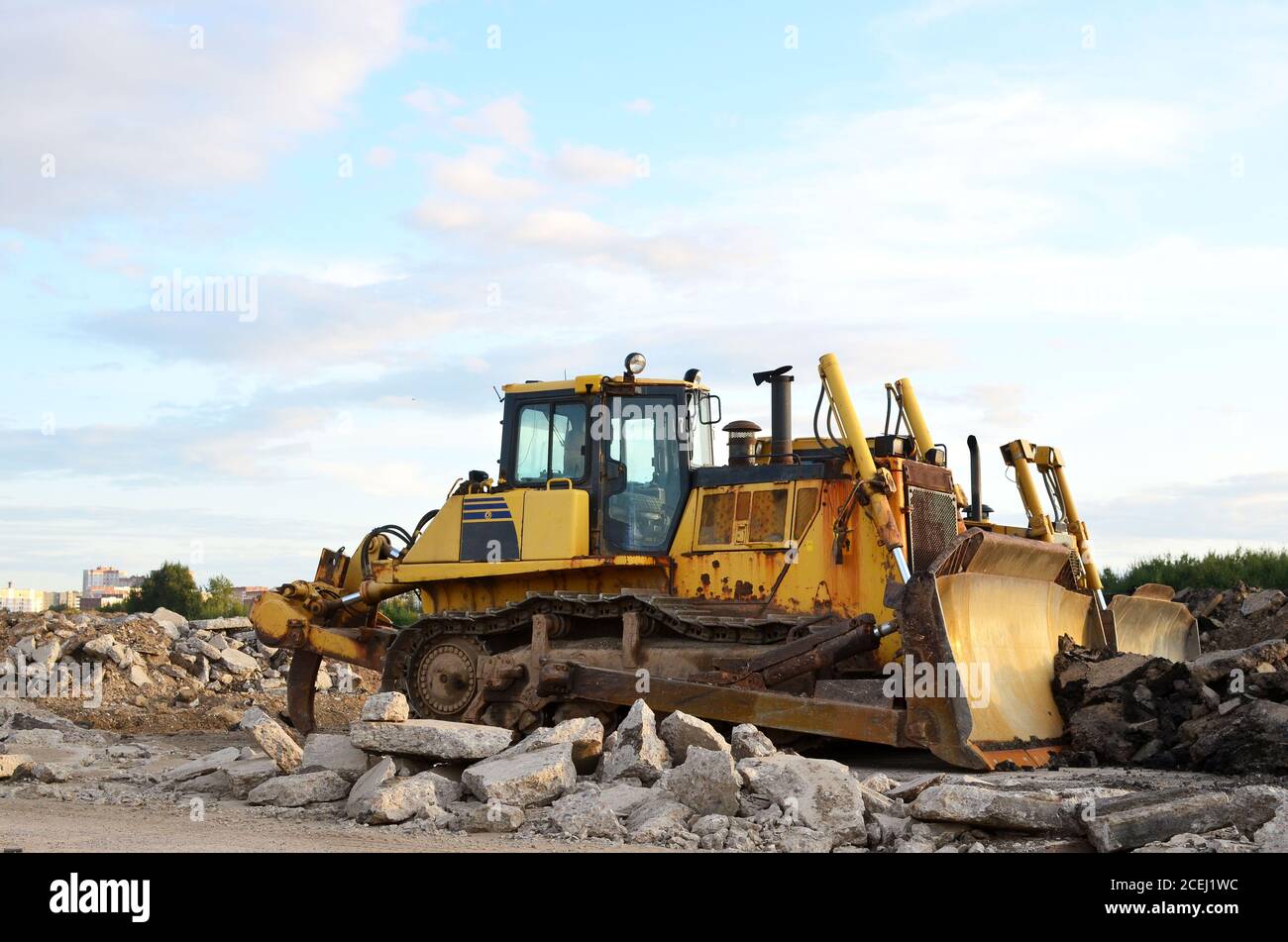 Track-type bulldozer, earth-moving equipment. Land clearing, grading ...