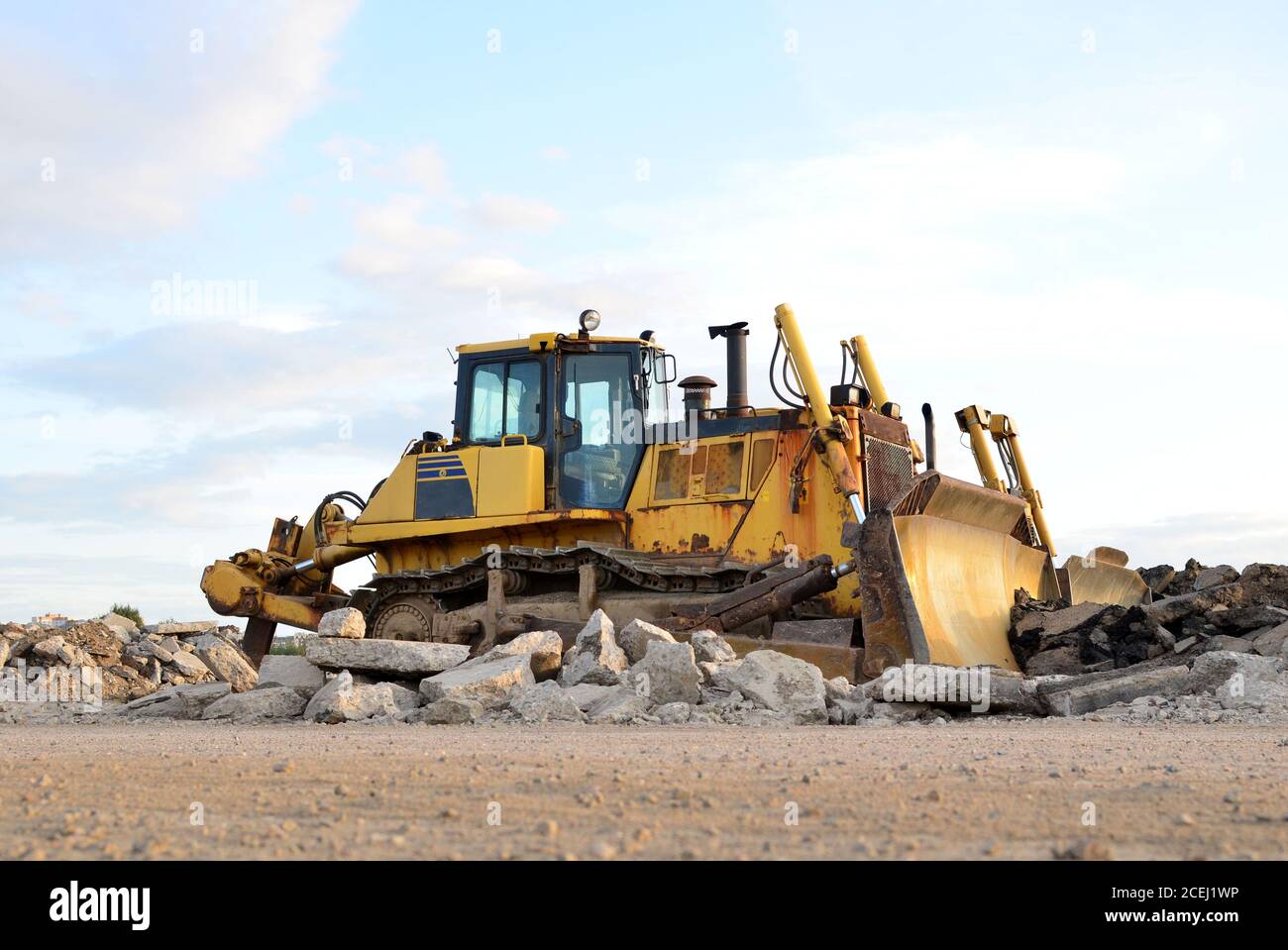 Track-type bulldozer, earth-moving equipment. Land clearing, grading ...