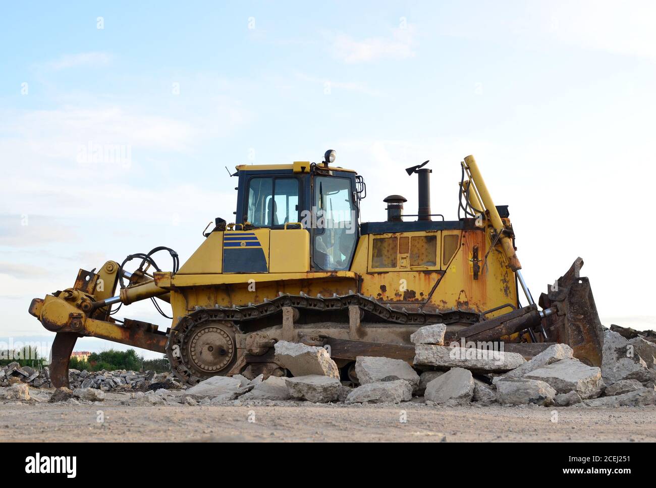 Track-type bulldozer, earth-moving equipment. Land clearing, grading ...