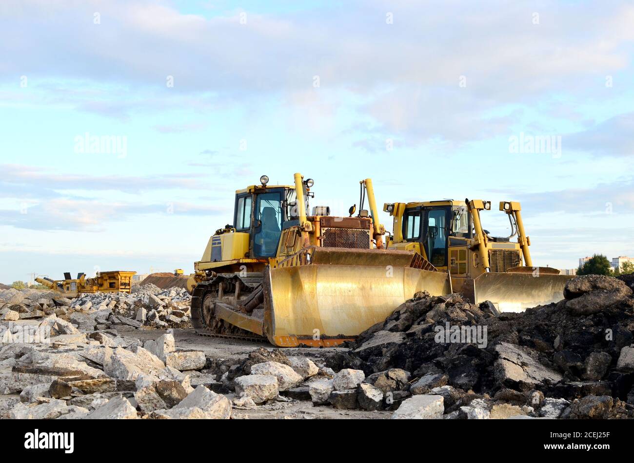 Track-type bulldozer, earth-moving equipment. Land clearing, grading ...