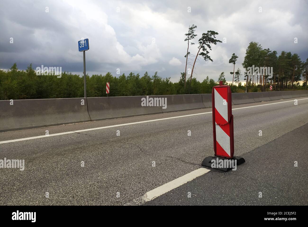 Broken road sign hi-res stock photography and images - Alamy
