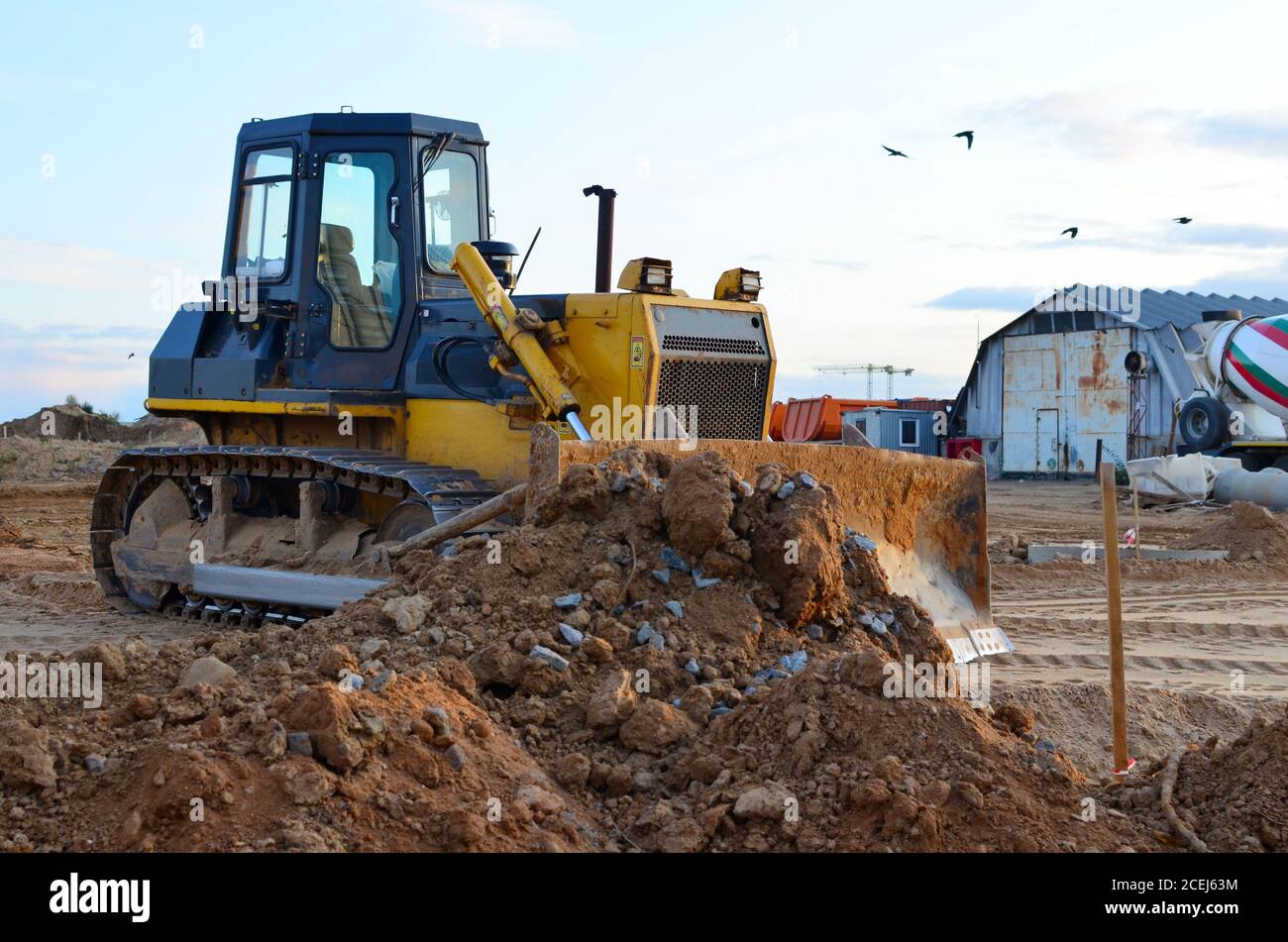 Track-type bulldozer, earth-moving equipment. Land clearing, grading ...