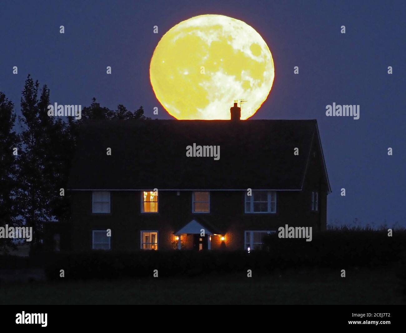 Eastchurch, Kent, UK. 1st September, 2020. The full Corn moon seen ...