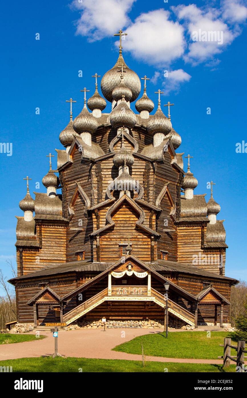 Beautiful Aerial view to traditional Russian village with orthodox ...
