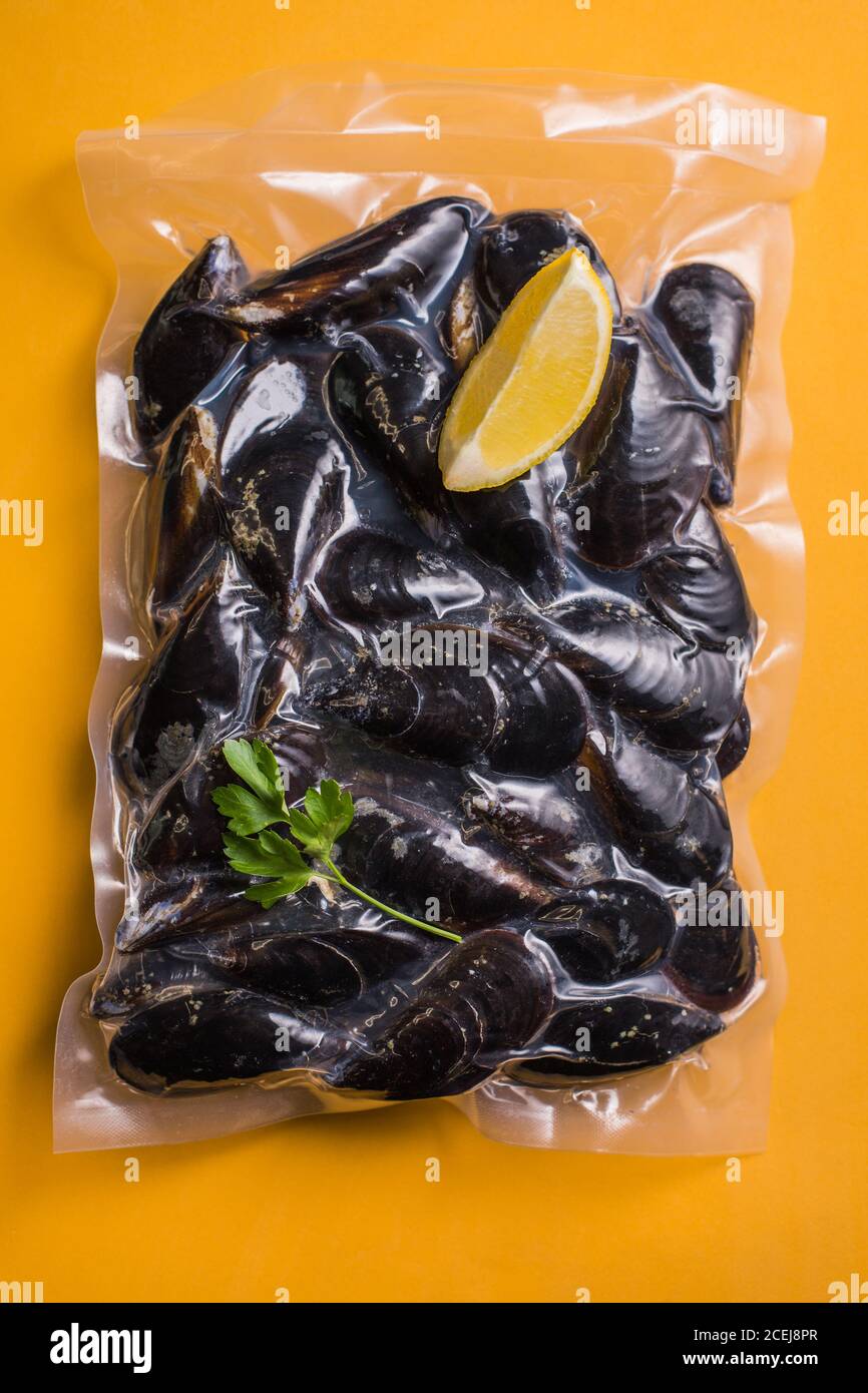 Bag of mussels hi-res stock photography and images - Alamy