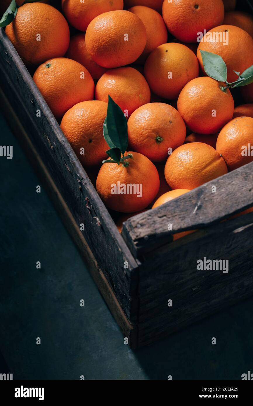 Fresh oranges in an old wooden box Stock Photo - Alamy