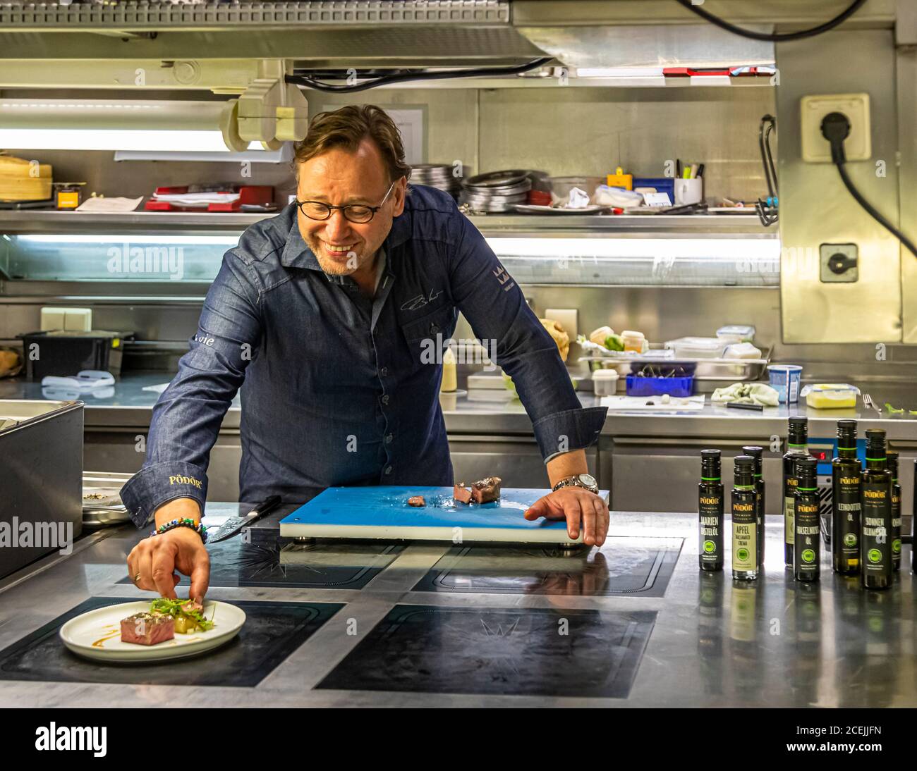 Michelin Star Chef Thomas Bühner works with the cold-pressed vegetable ...