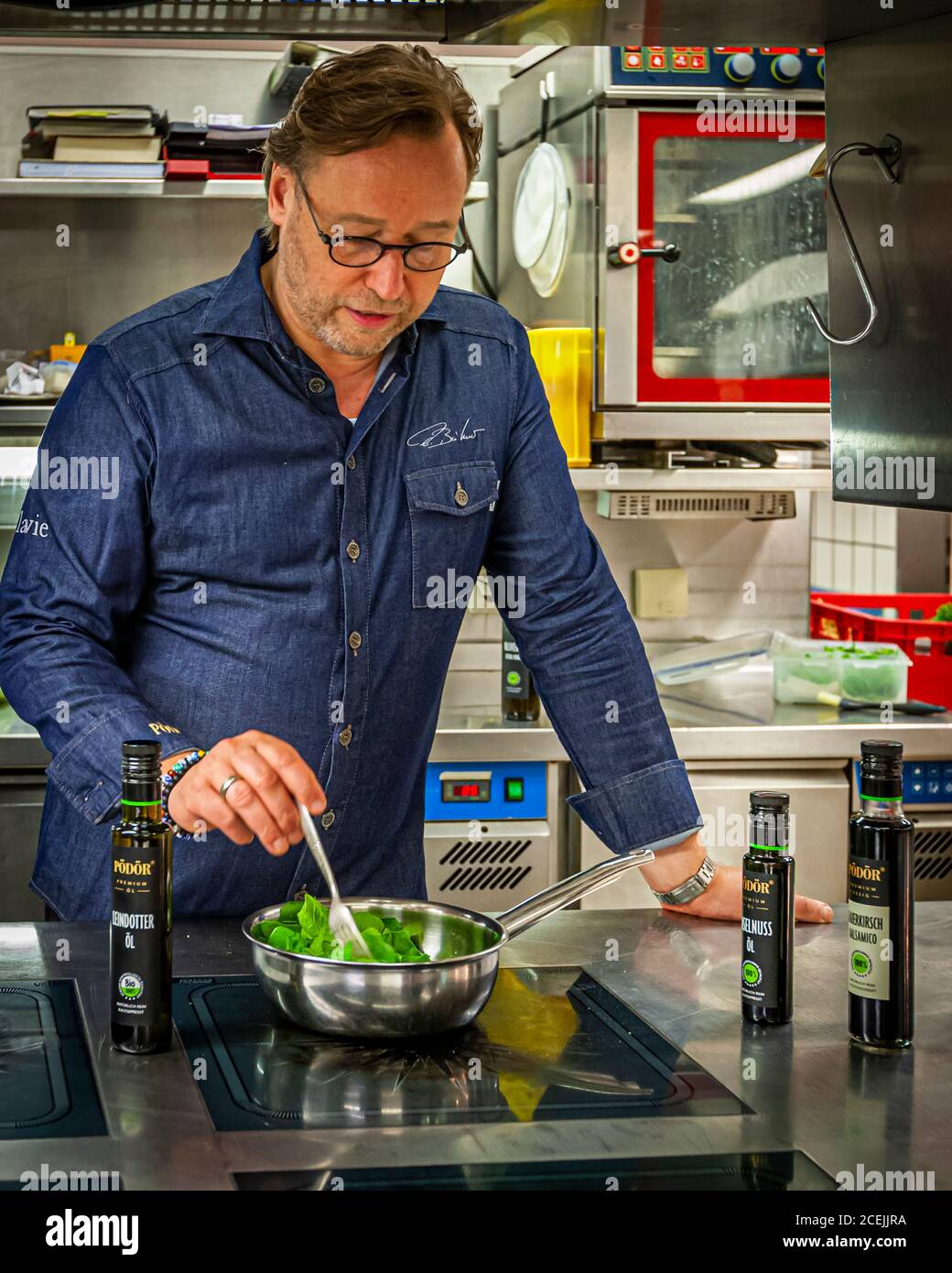 Michelin Star Chef Thomas Bühner works with the cold-pressed vegetable ...
