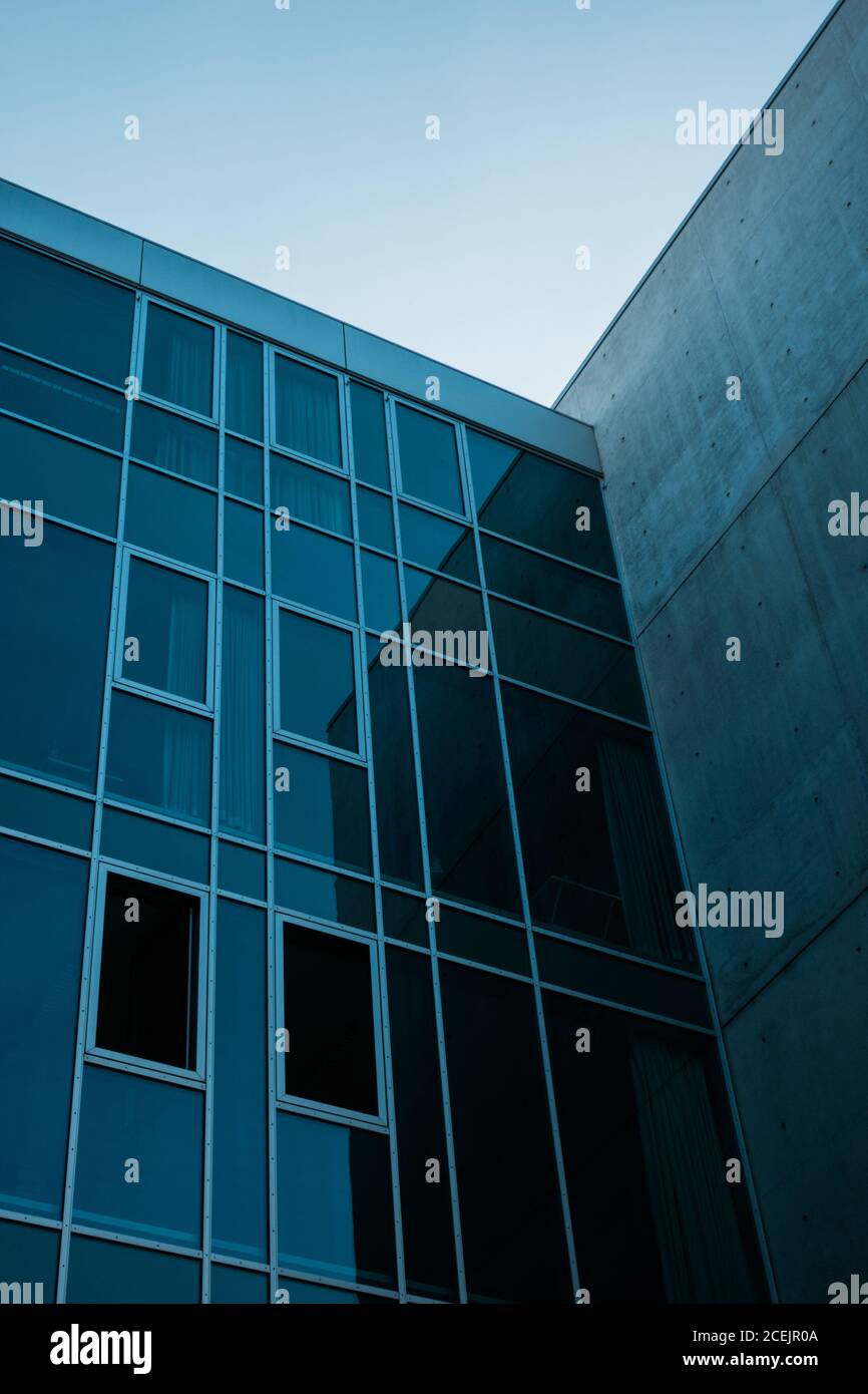 Dark windows hi-res stock photography and images - Alamy